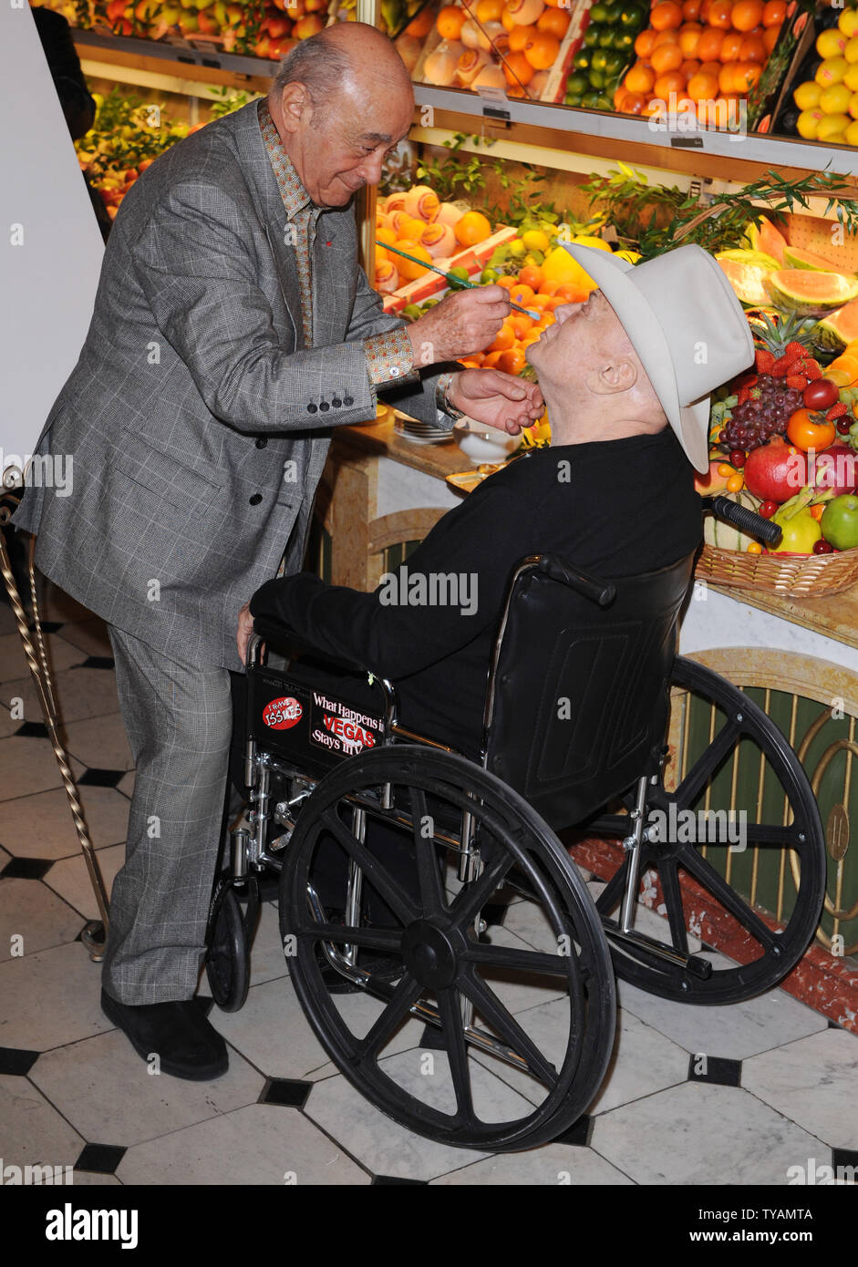 Harrods owner mohamed al fayed hi-res stock photography and images - Alamy