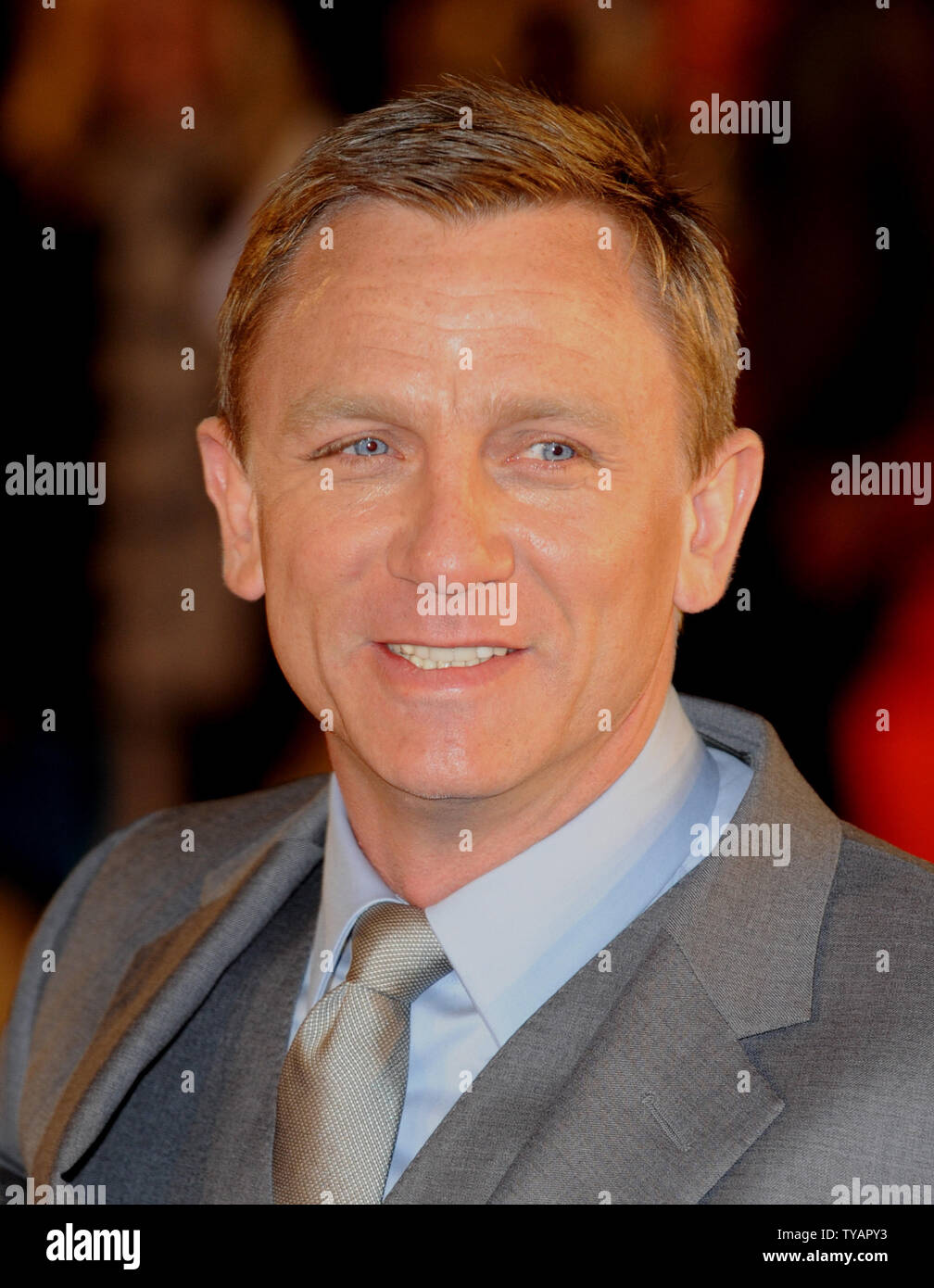 British actor Daniel Craig attends the European premiere of "Defiance ...