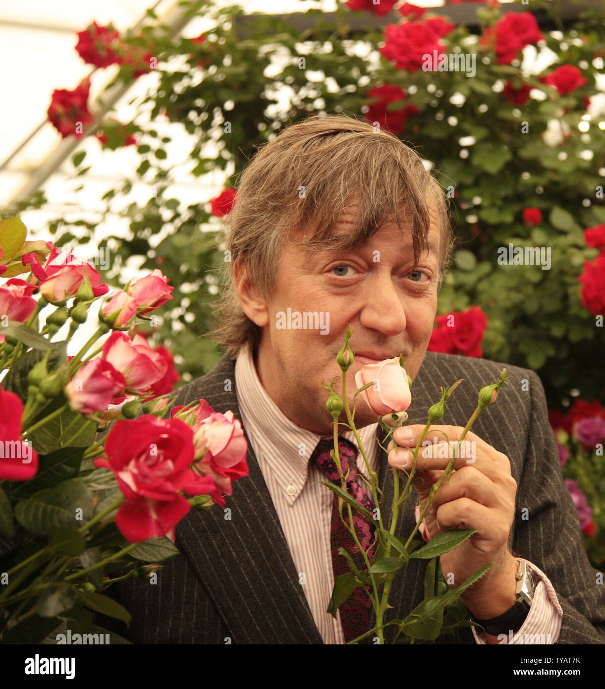 2009 stephen fry hi-res stock photography and images - Alamy 2009 stephen fry hi-res stock photography and images - Alamy