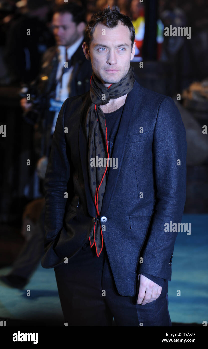 British actor Jude Law attends the world premiere of "Sherlock Holmes ...