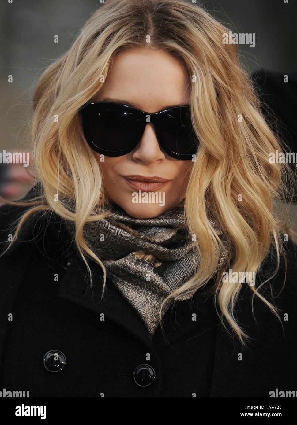 Mary kate olsen actress 2010 hi-res stock photography and images - Alamy