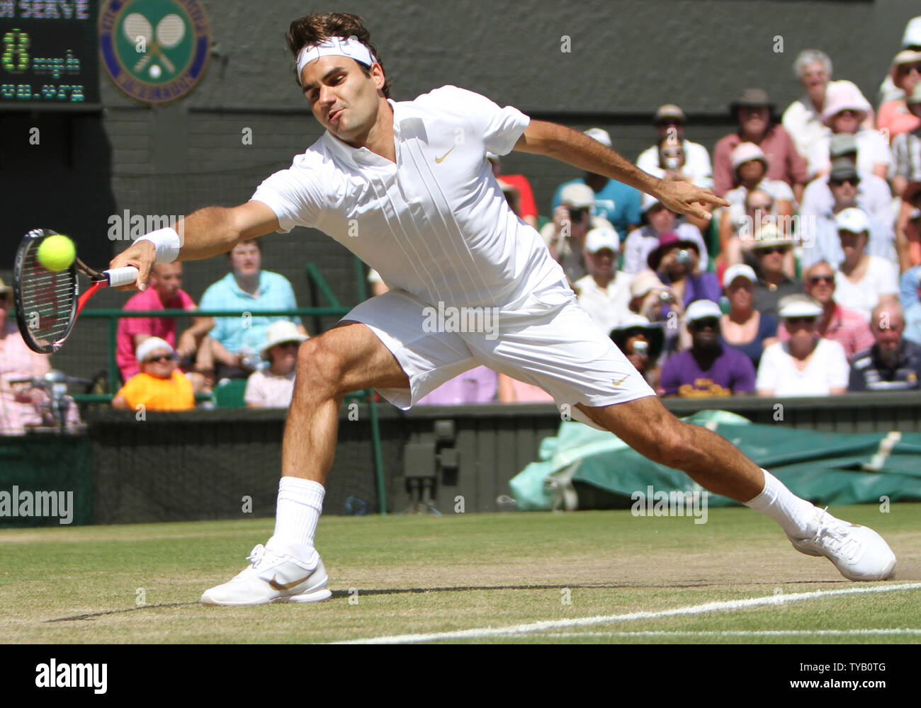 Roger federer forehand hi-res stock photography and images - Alamy