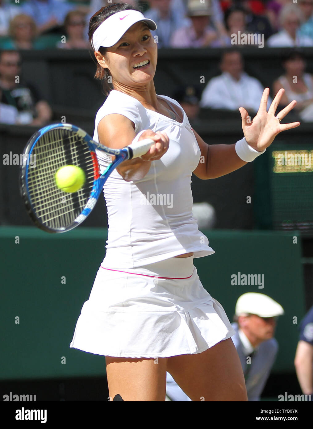 China's Na Li plays a forehand in her Quarter-Final match with American ...