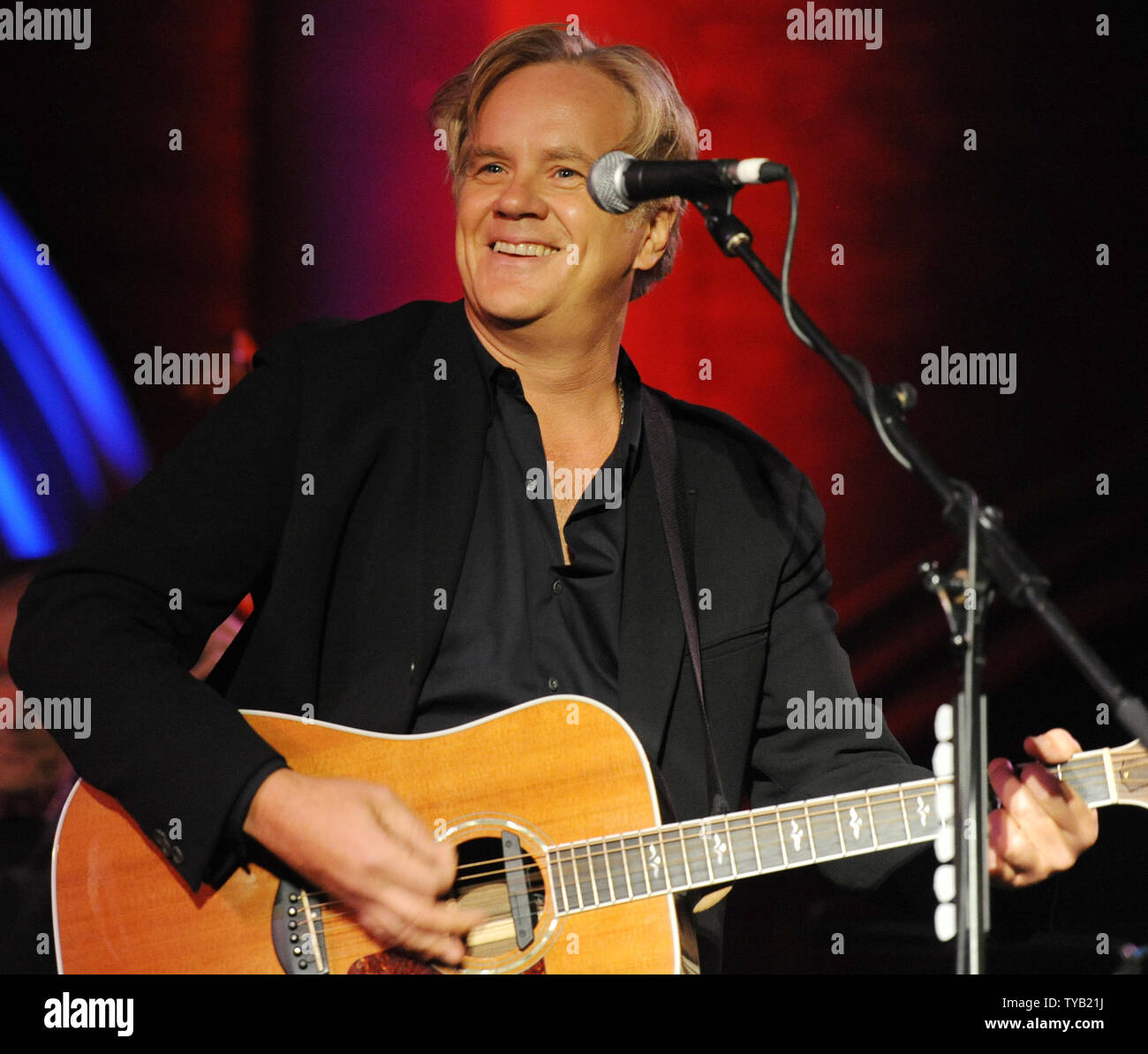 American actor/musician Tim Robbins perfoms with The Rogues Gallery ...
