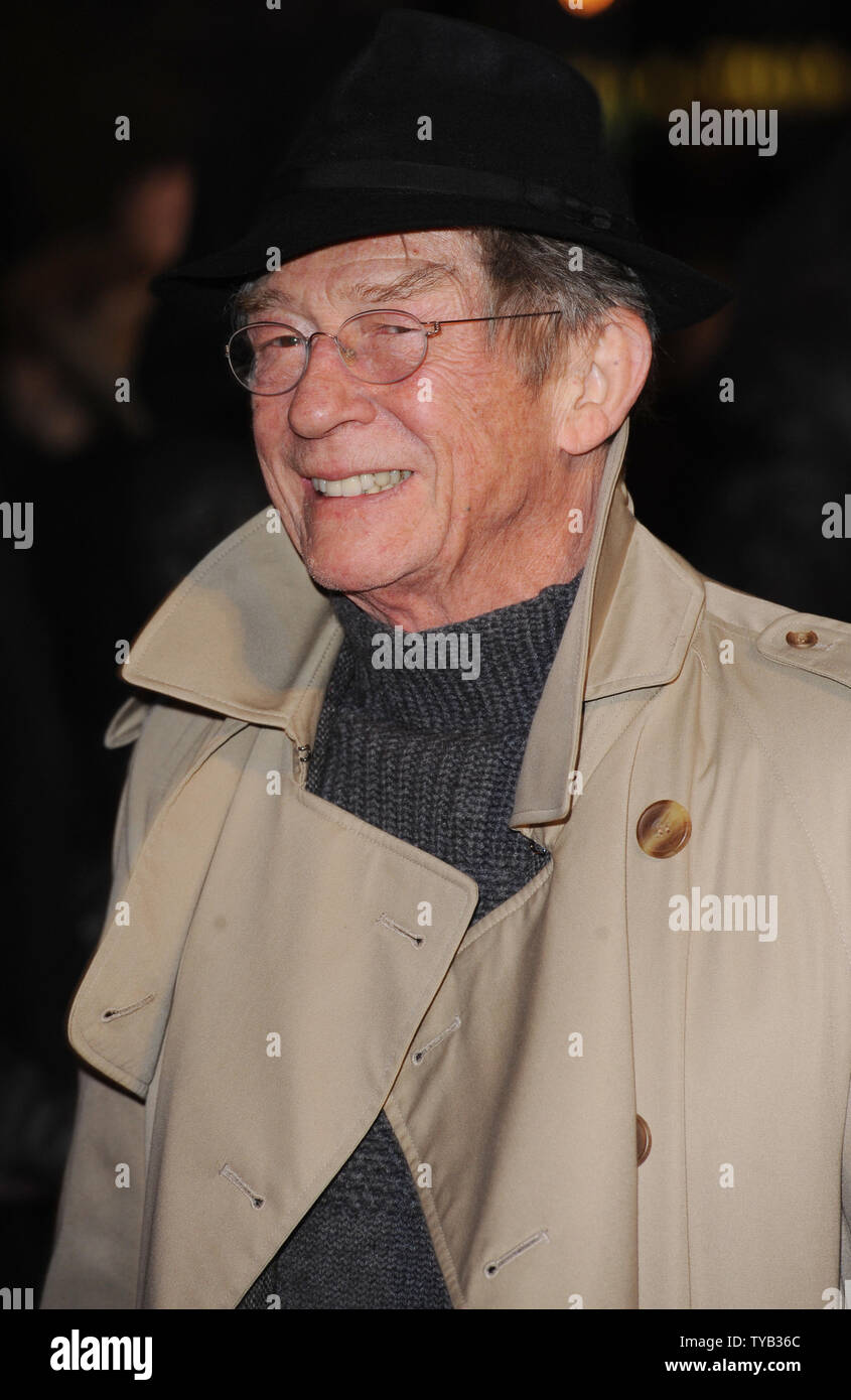 John hurt harry potter hi-res stock photography and images - Alamy