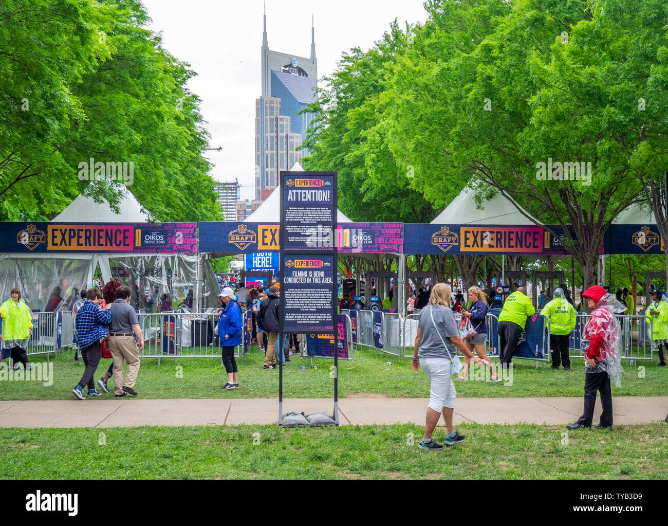 Nfl fans enter stadium hi-res stock photography and images - Alamy