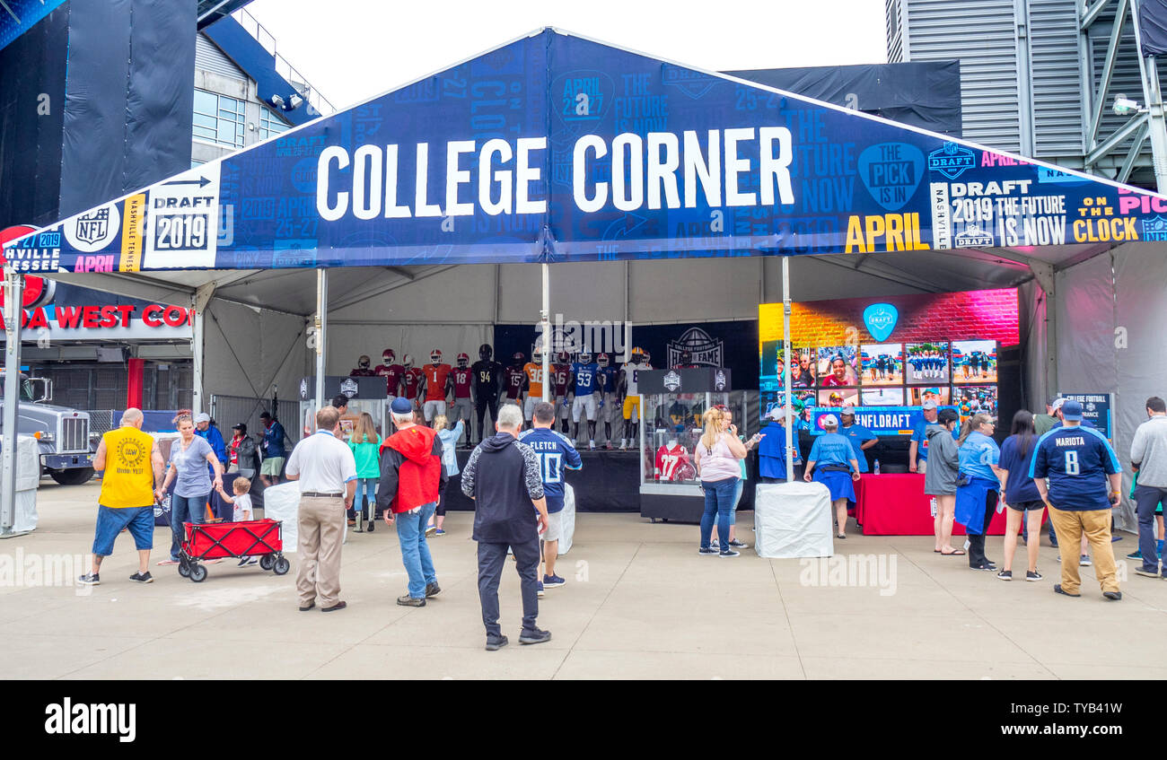 College football fans hi-res stock photography and images - Alamy