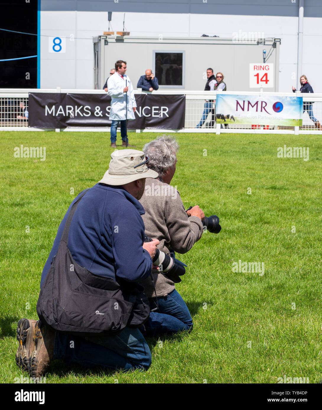 Paparazzi photographers uk hi-res stock photography and images - Alamy