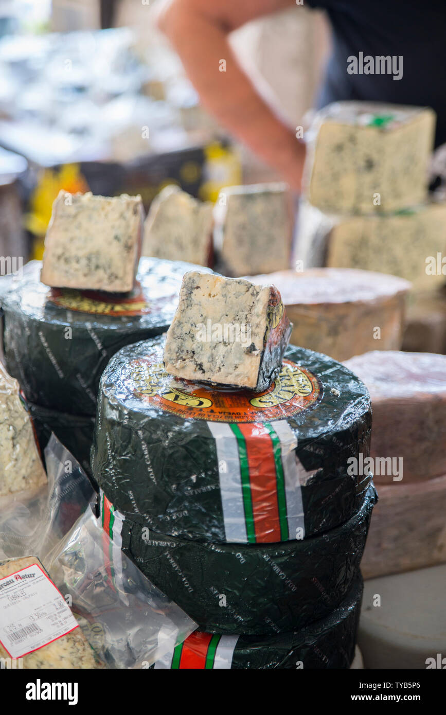 Queso cabrales cheese hi-res stock photography and images - Alamy