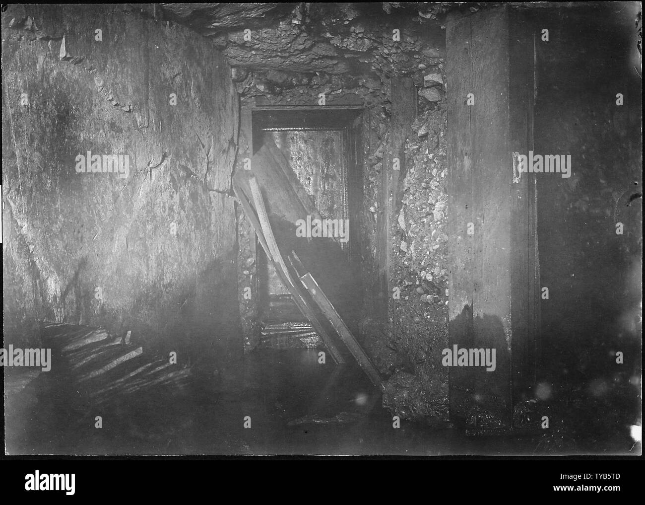 Pathfinder tunnel, showing plates in waterway below D gate, and ...
