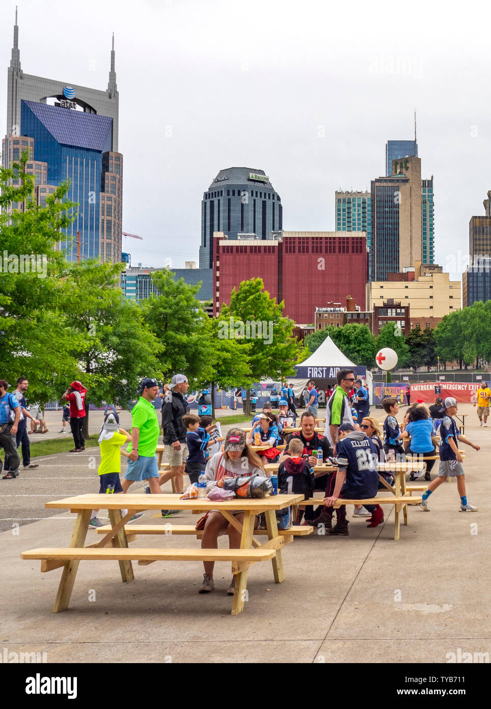 Team benches hi-res stock photography and images - Alamy
