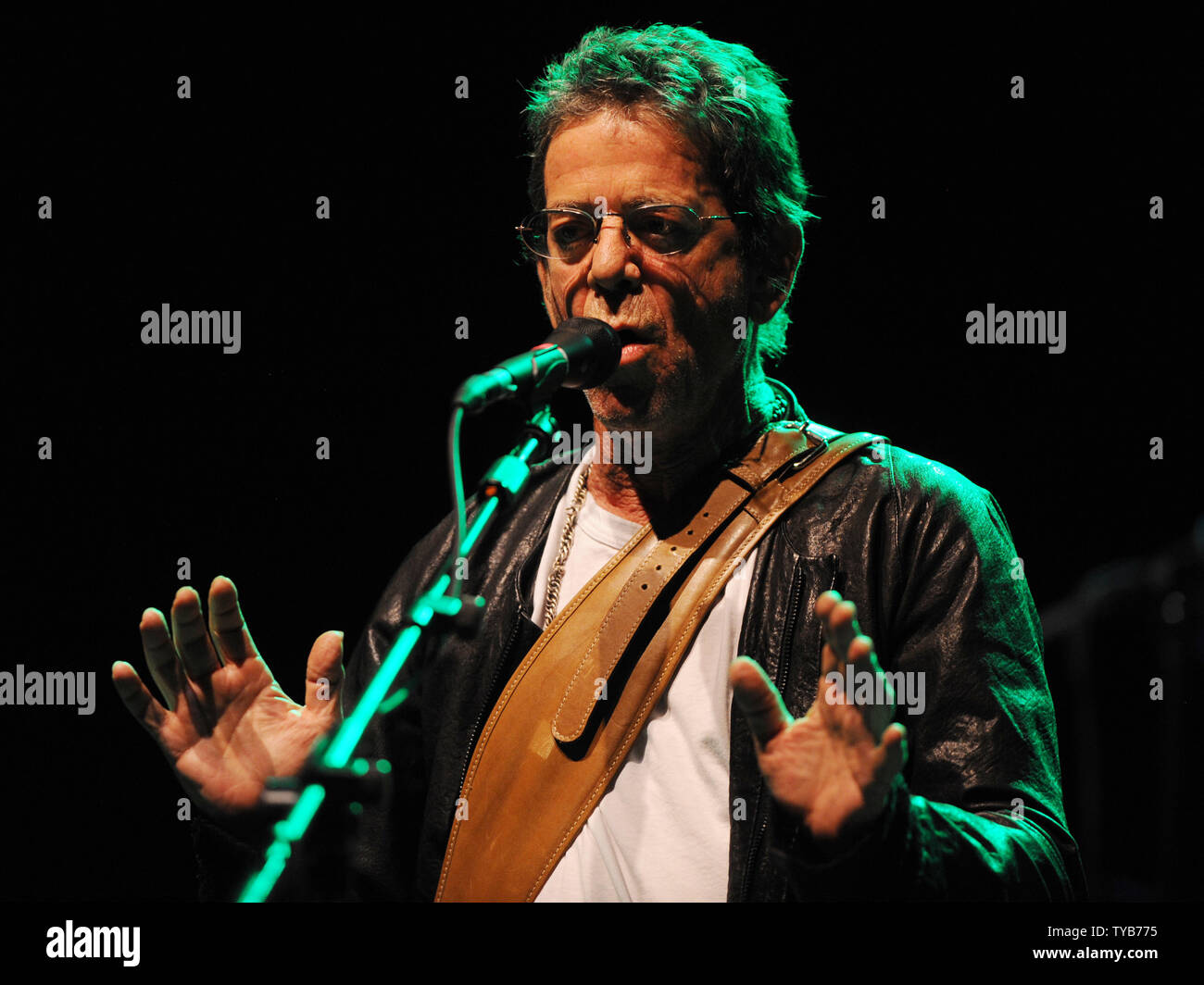 American singer/ guitarist Lou Reed perfoms at Hammersmith Apollo in ...
