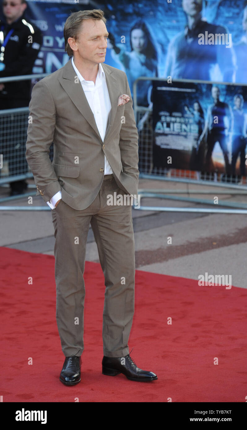 British actor Daniel Craig attends the premiere of "Cowboys And Aliens ...