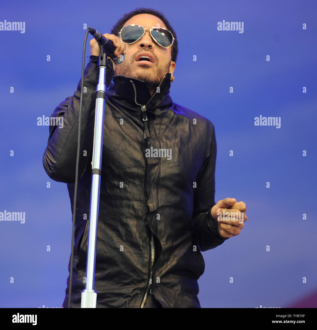 American singer/ guitarist Lenny Kravitz perfoms at "Radio 2 Live In ...