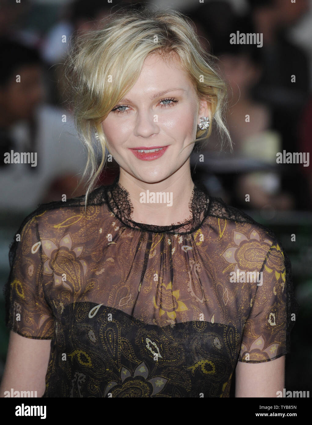 Kirsten Dunst Melancholia River