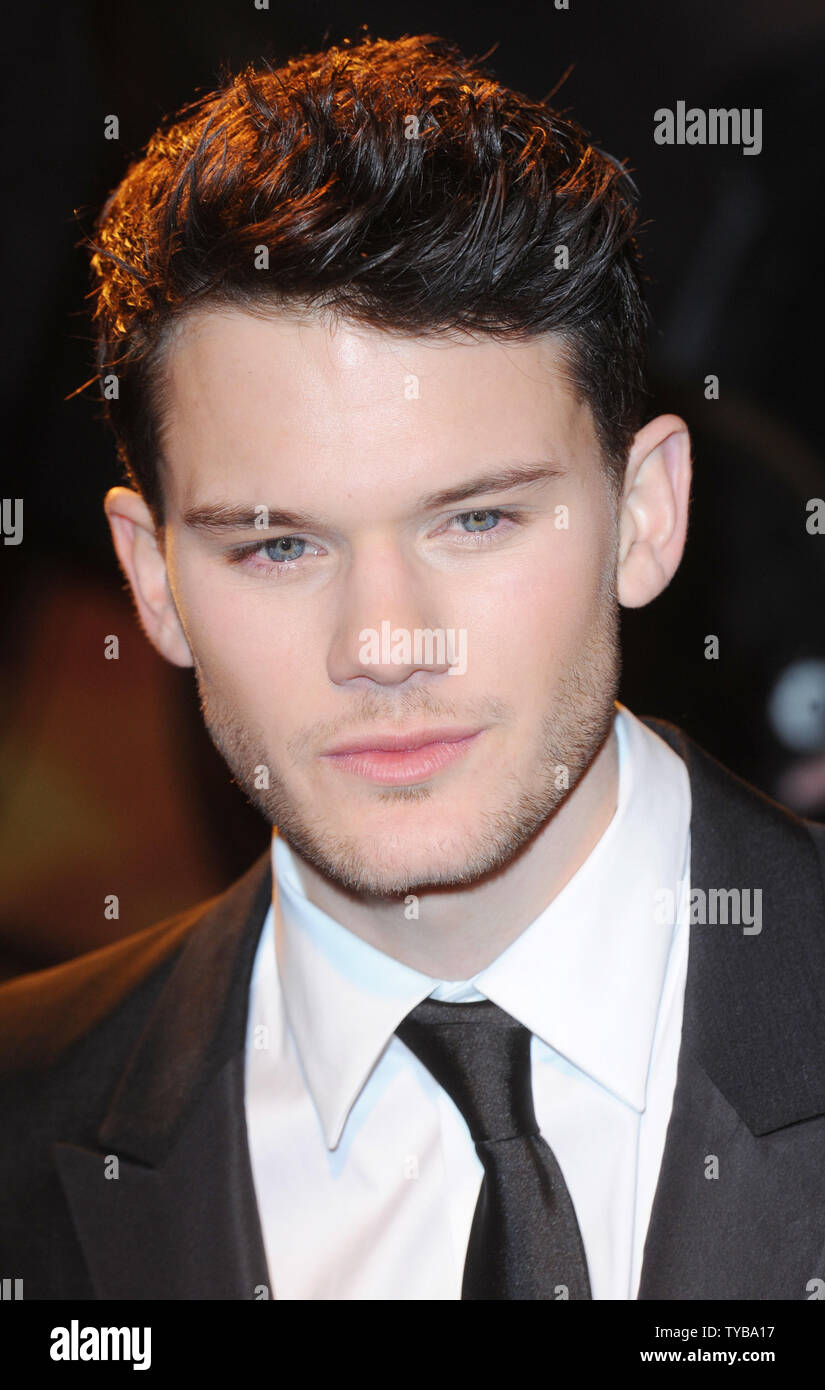 Jeremy irvine horse hi-res stock photography and images - Alamy