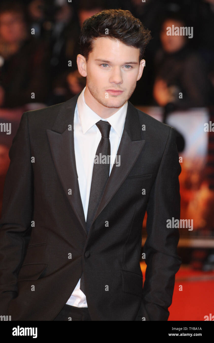 Jeremy irvine horse hi-res stock photography and images - Alamy