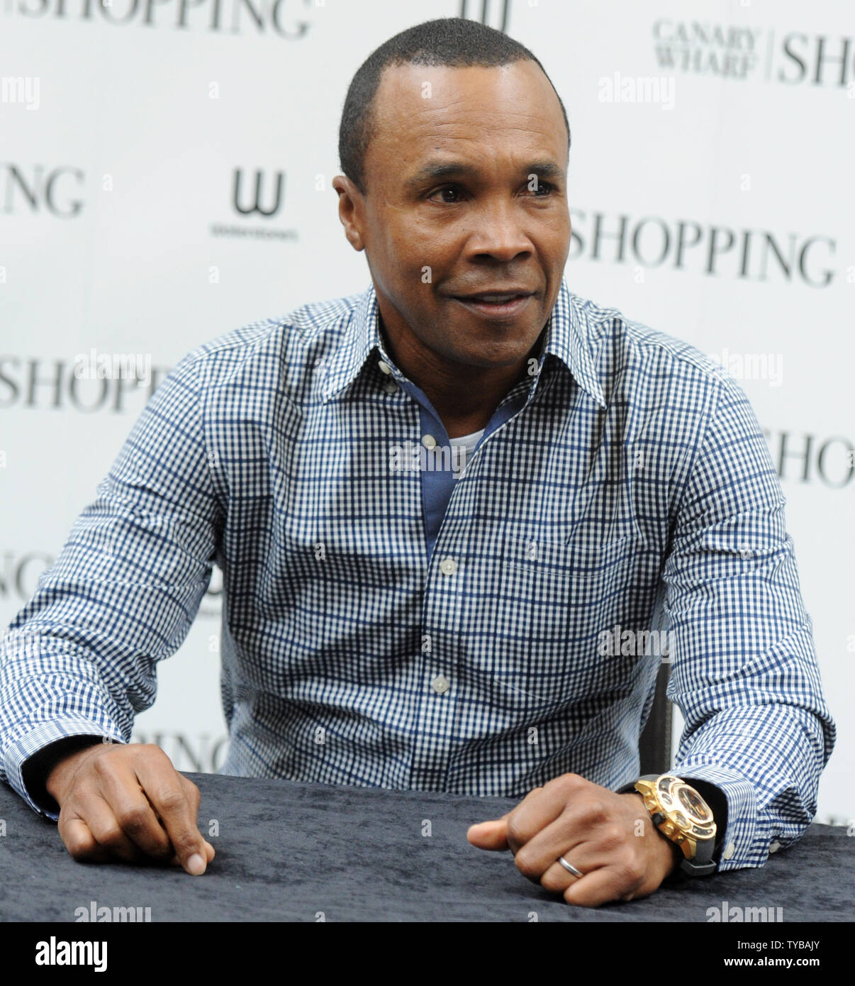 American boxer Sugar Ray Leonard attends a signing of his autobiography ...