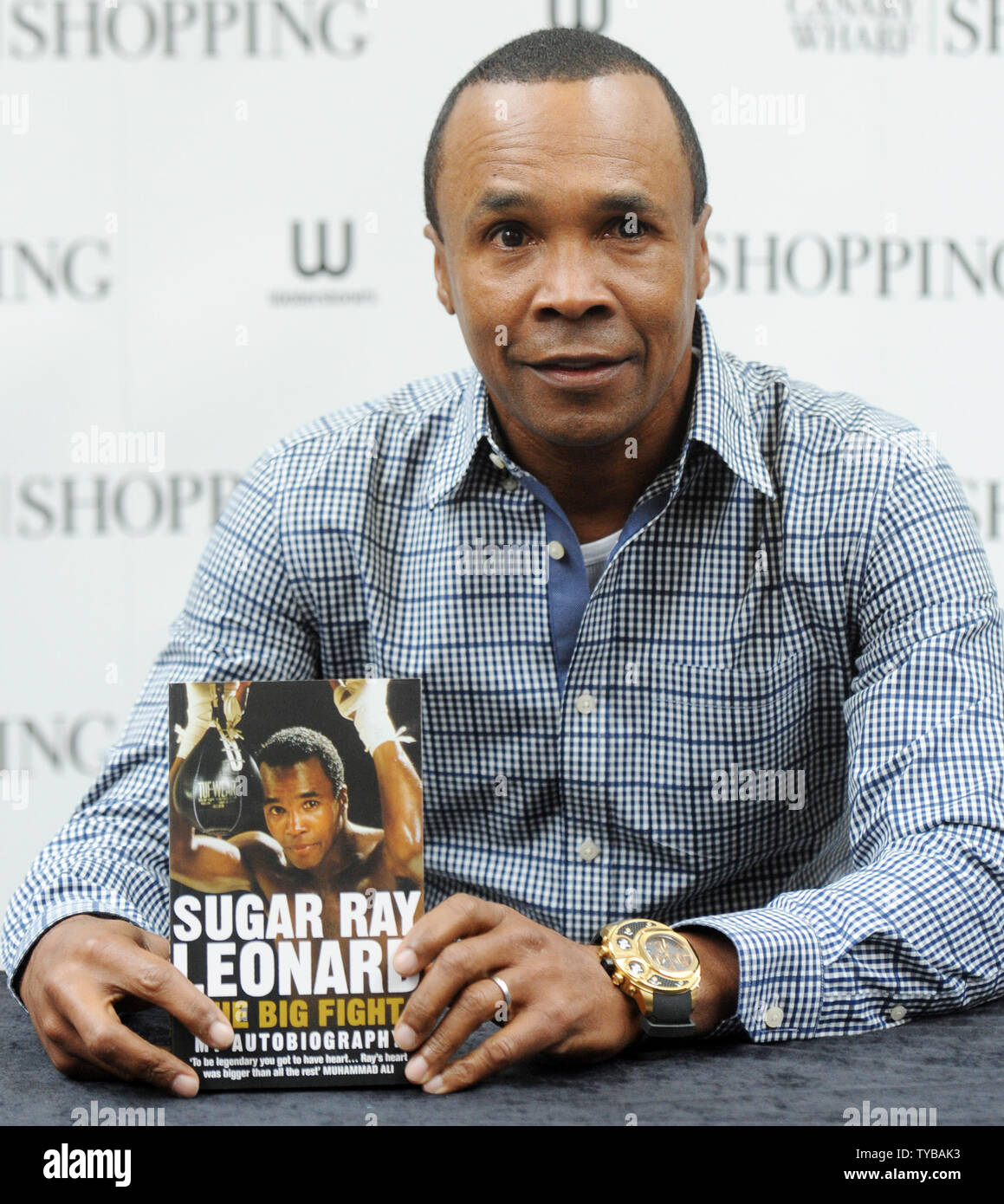American boxer Sugar Ray Leonard attends a signing of his autobiography ...
