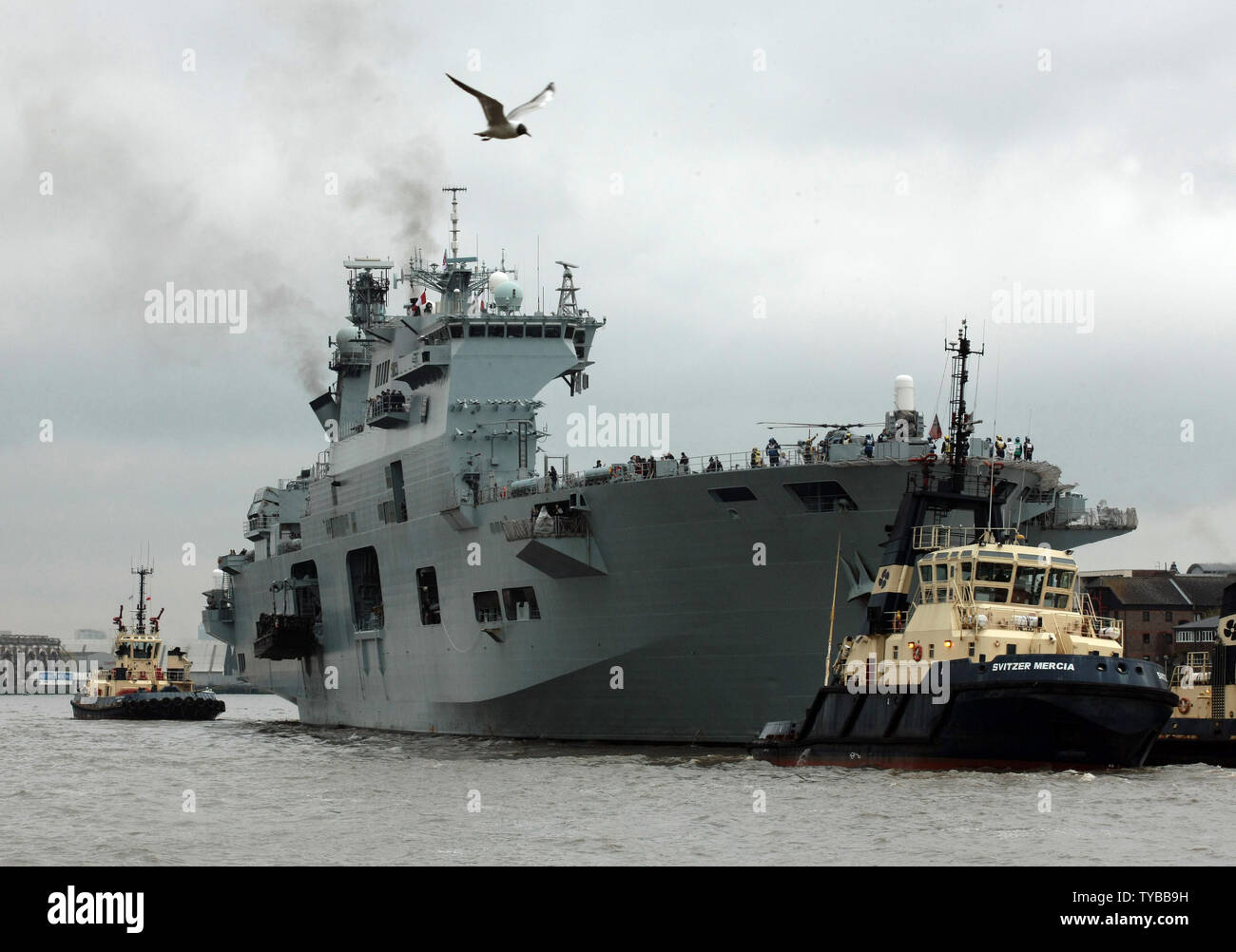 Hms ocean heads towards greenwich hi-res stock photography and images ...