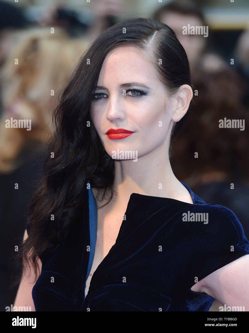 Dark shadows eva green hi-res stock photography and images - Alamy