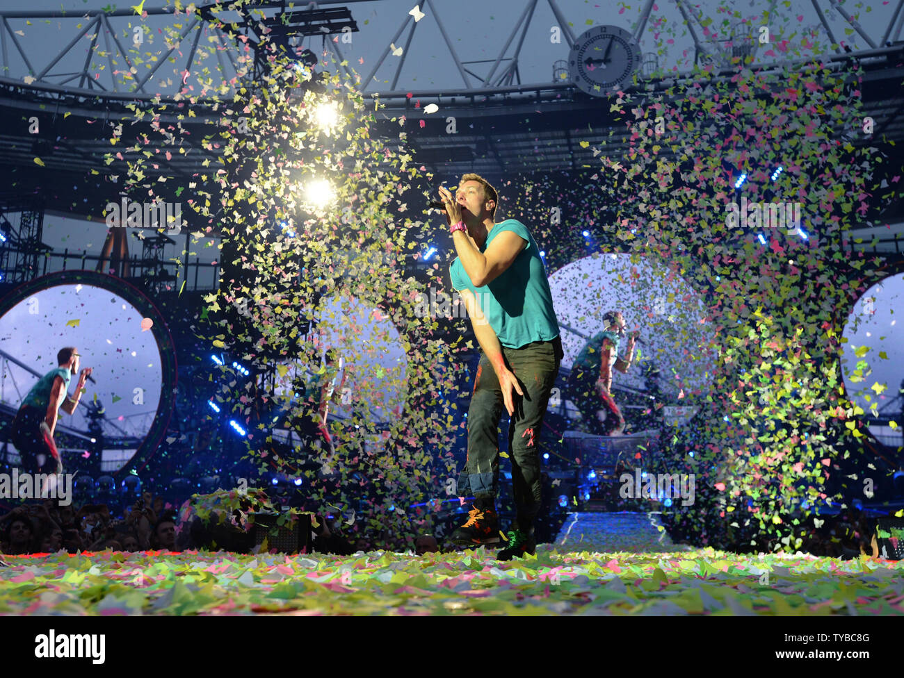 Chris Martin of Coldplay performs on stage at The Emirates Stadium in ...