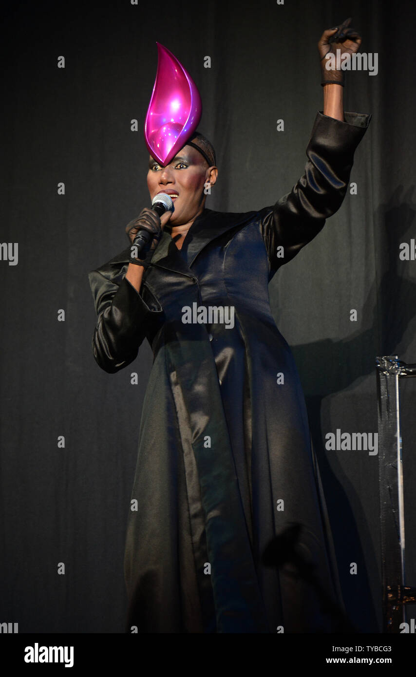 Grace jones in concert hi-res stock photography and images - Alamy