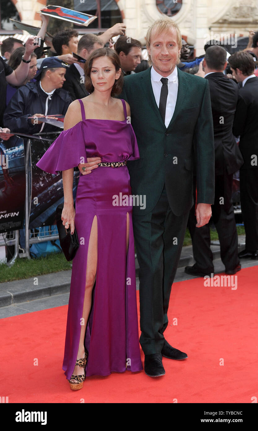 English actress Anna Friel and Welsh actor boyfriend Rhys Ifans attend ...