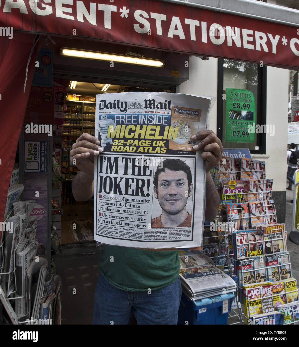 Daily mail front page hi-res stock photography and images - Alamy