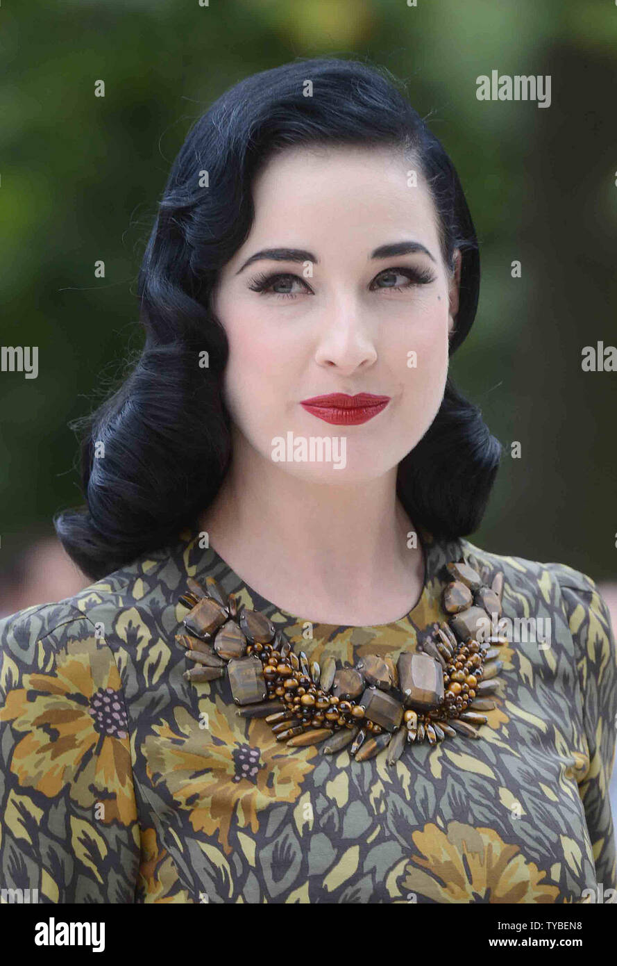 American burlesque hi-res stock photography and images - Alamy