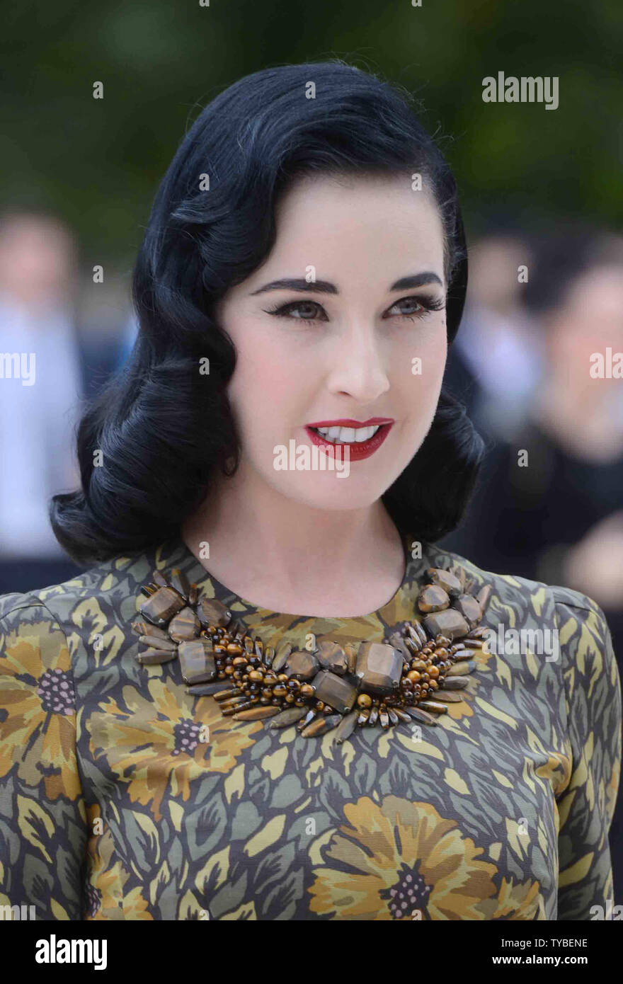 Burlesque dancer dita von teese High Resolution Stock Photography and ...