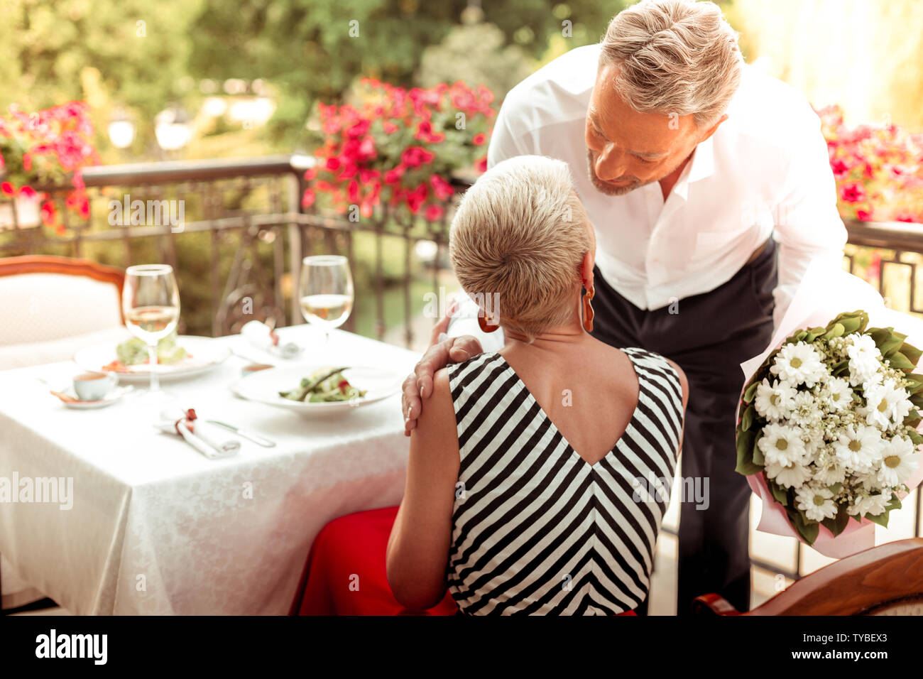 Couple kissing dinner table hi-res stock photography and images - Alamy