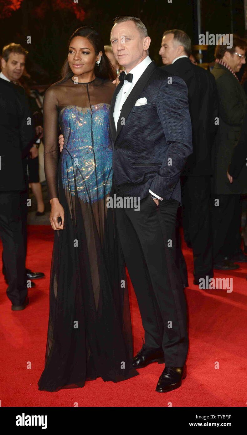 Daniel Craig Naomie Harris Premiere High Resolution Stock Photography ...