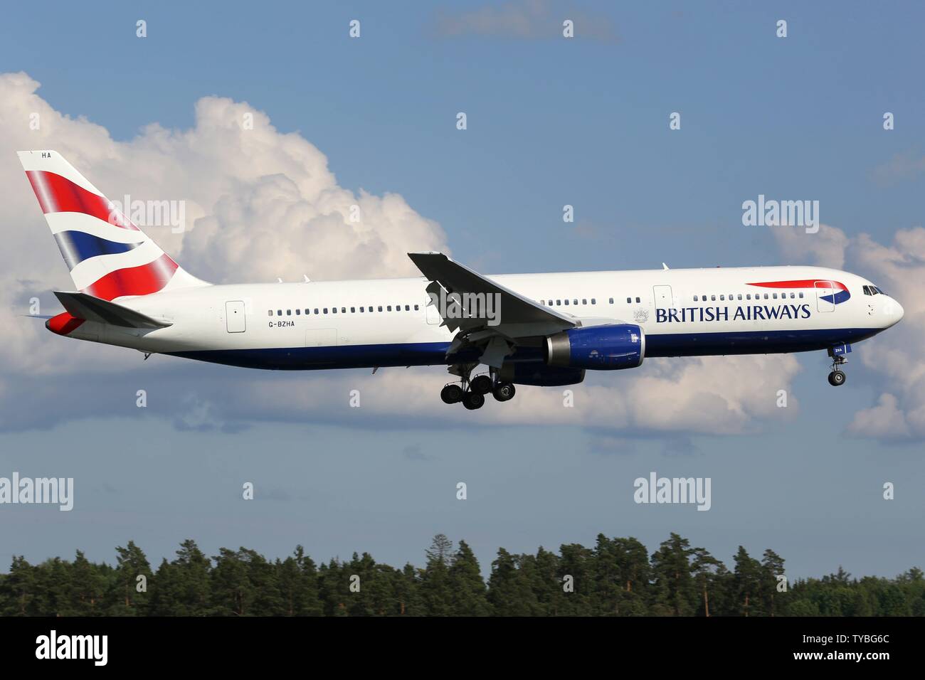 British airways 767 in flight hi-res stock photography and images - Alamy