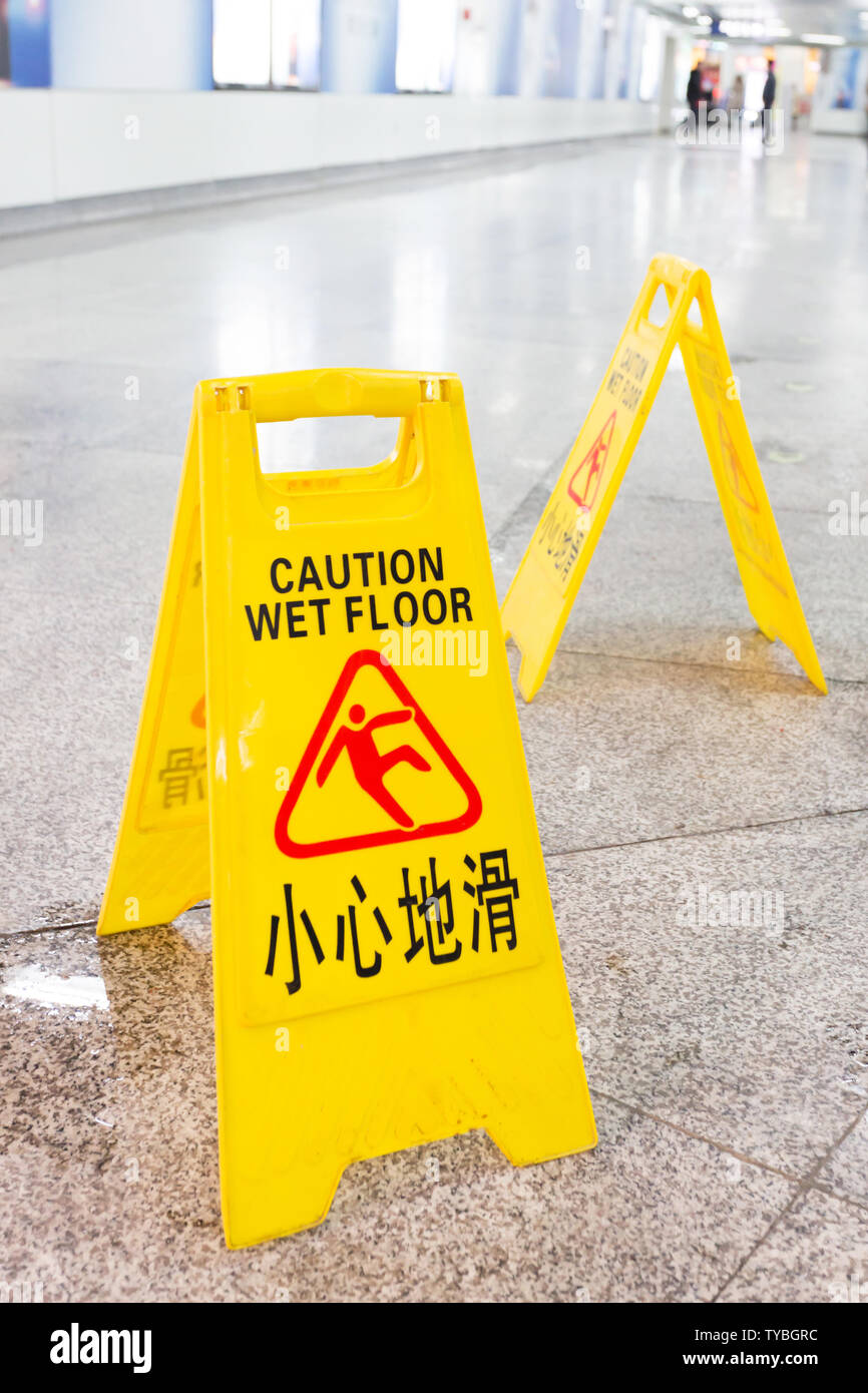 Wet floor sign safety signs hi-res stock photography and images - Alamy