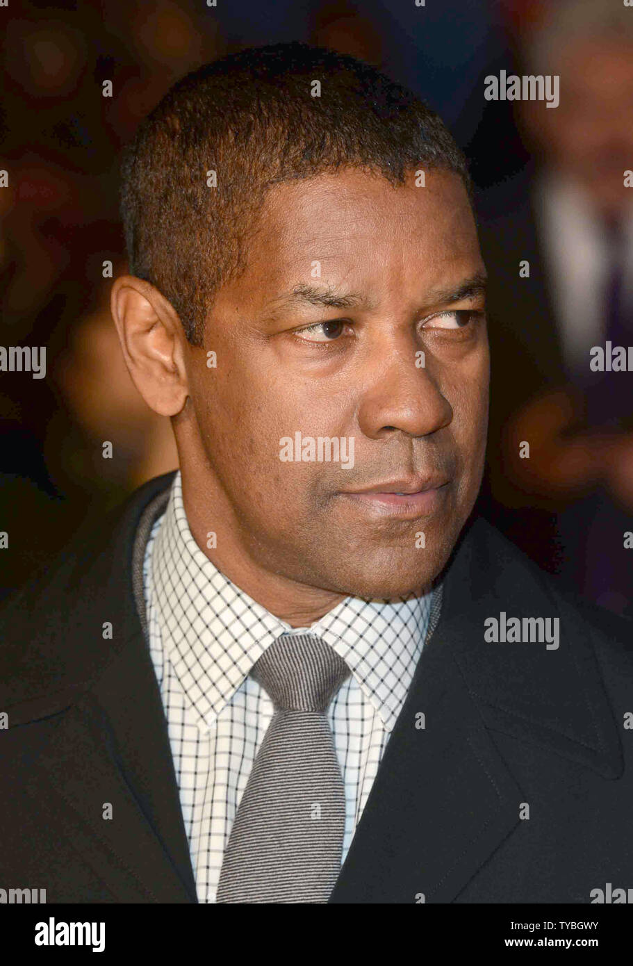 American actor Denzel Washington attends The UK premiere of "Flight" at ...