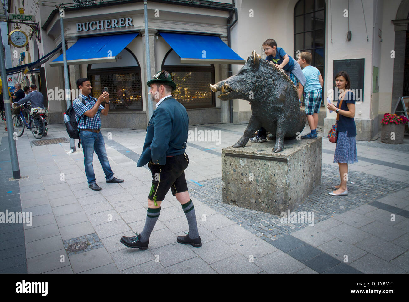 Germany traditional dress hi-res stock photography and images - Alamy