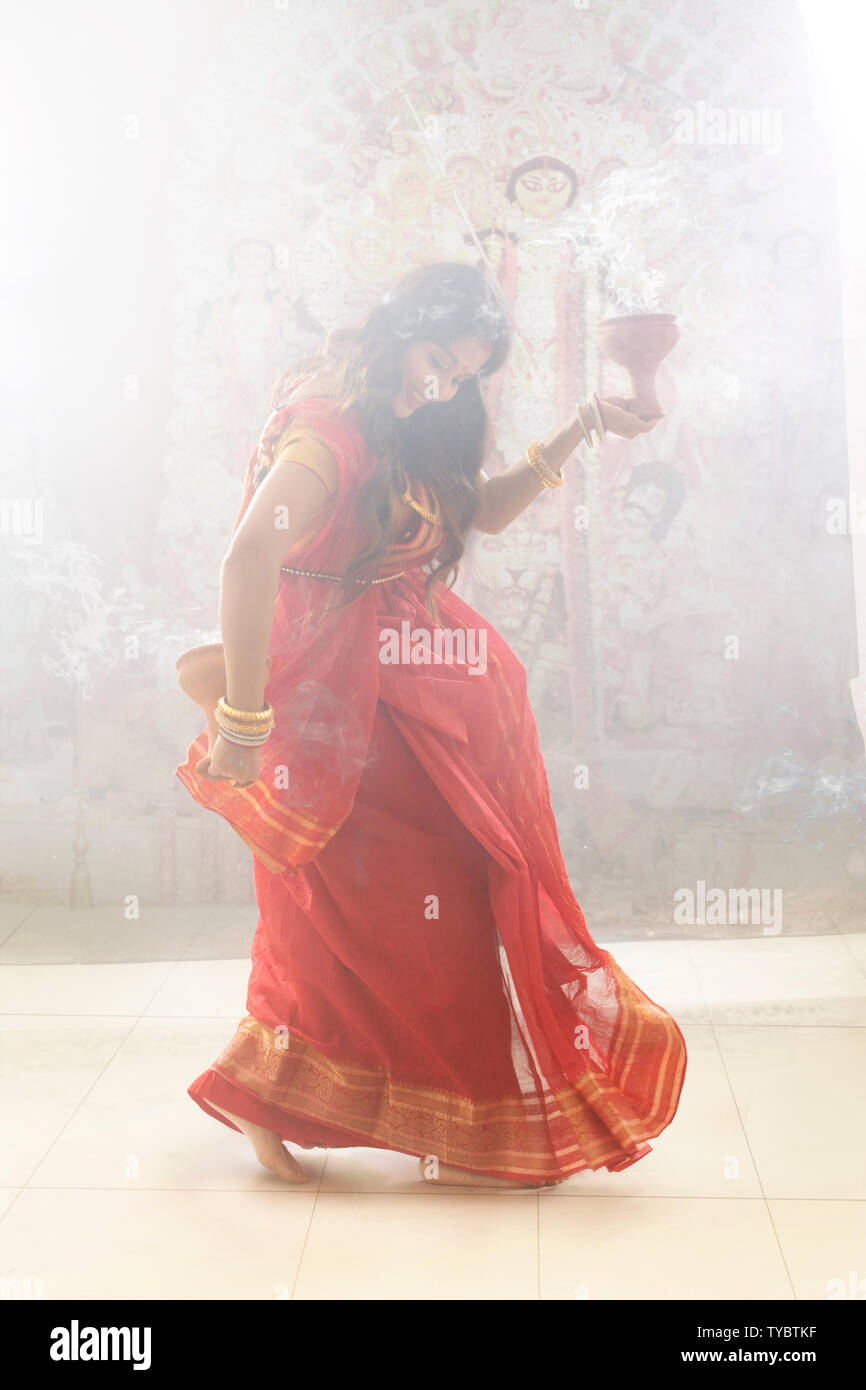Bengali Married women performing dhunuchi dance on the occasion of ...