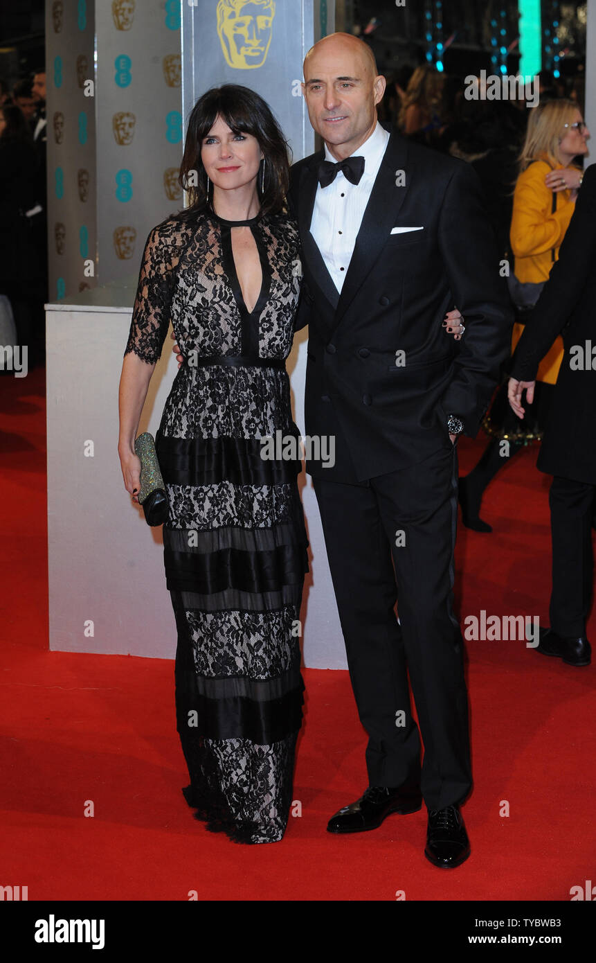 Actor mark strong hi-res stock photography and images - Alamy