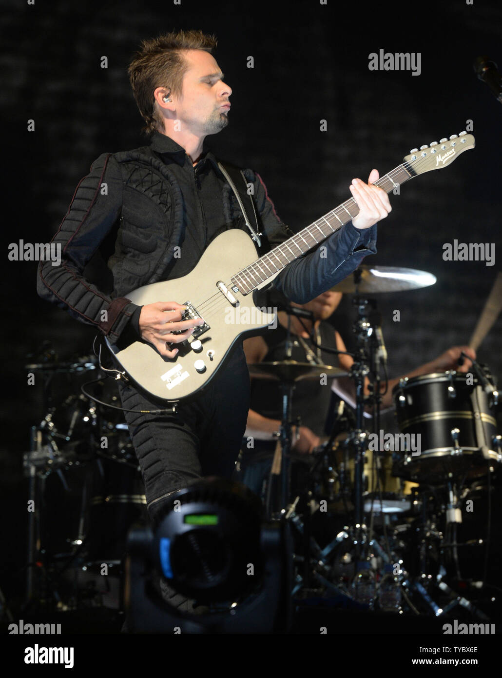 Matt bellamy singer hi-res stock photography and images - Alamy