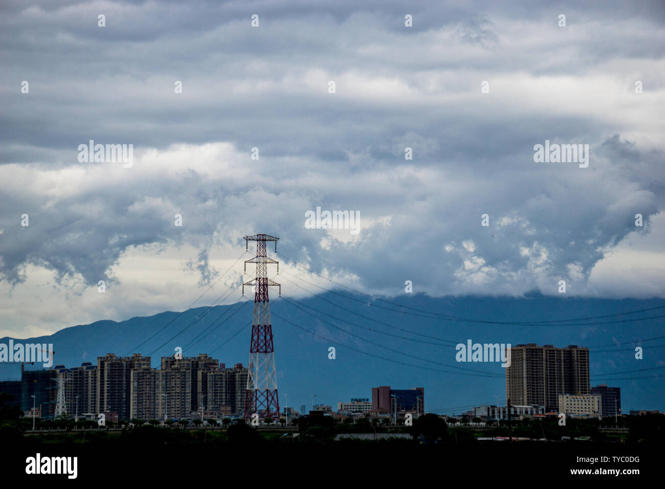 Clouds press hi-res stock photography and images - Alamy