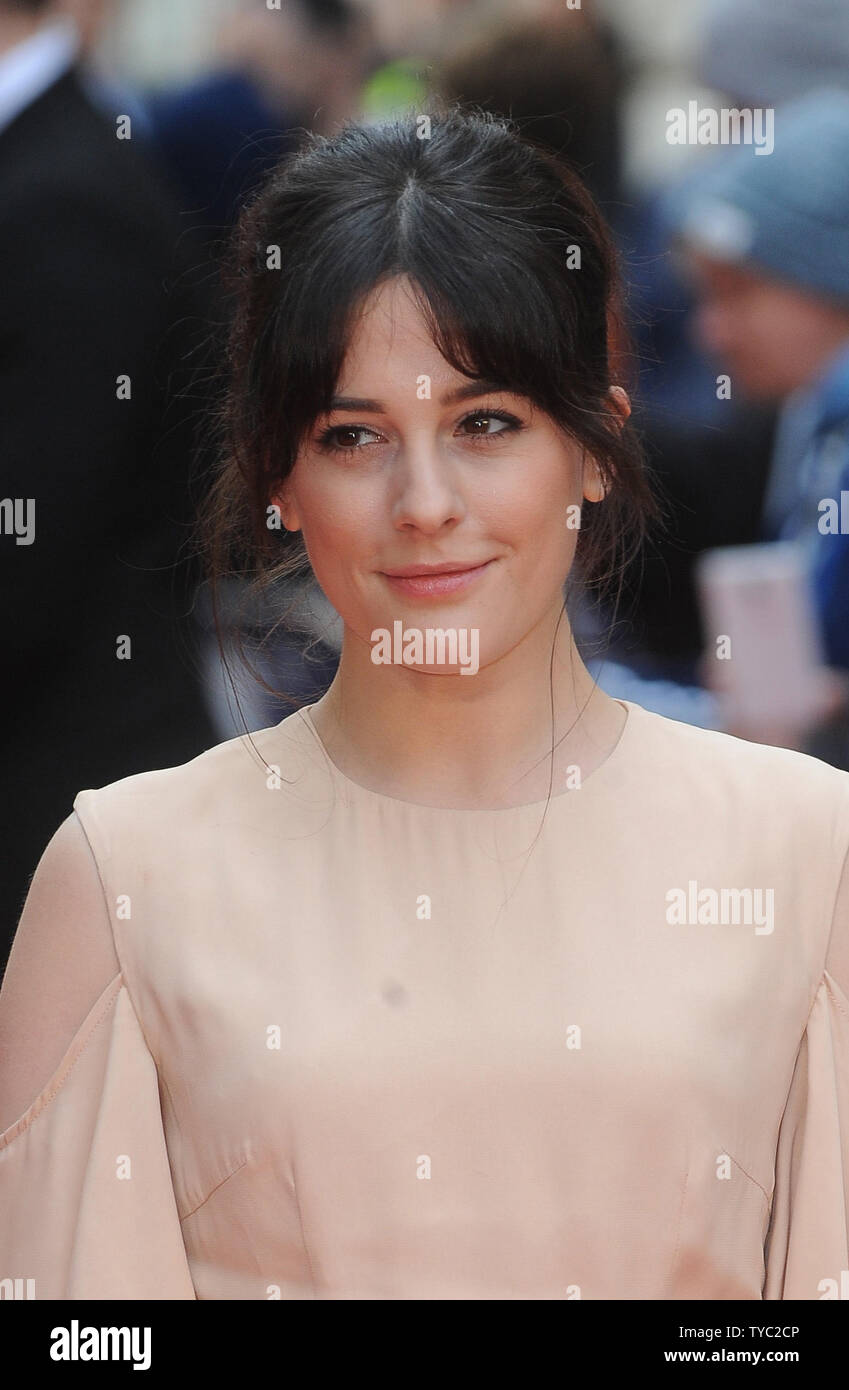 Phoebe fox attends hi-res stock photography and images - Alamy