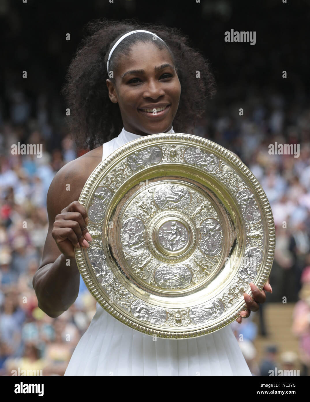 Serena williams wimbledon trophy hi-res stock photography and images ...
