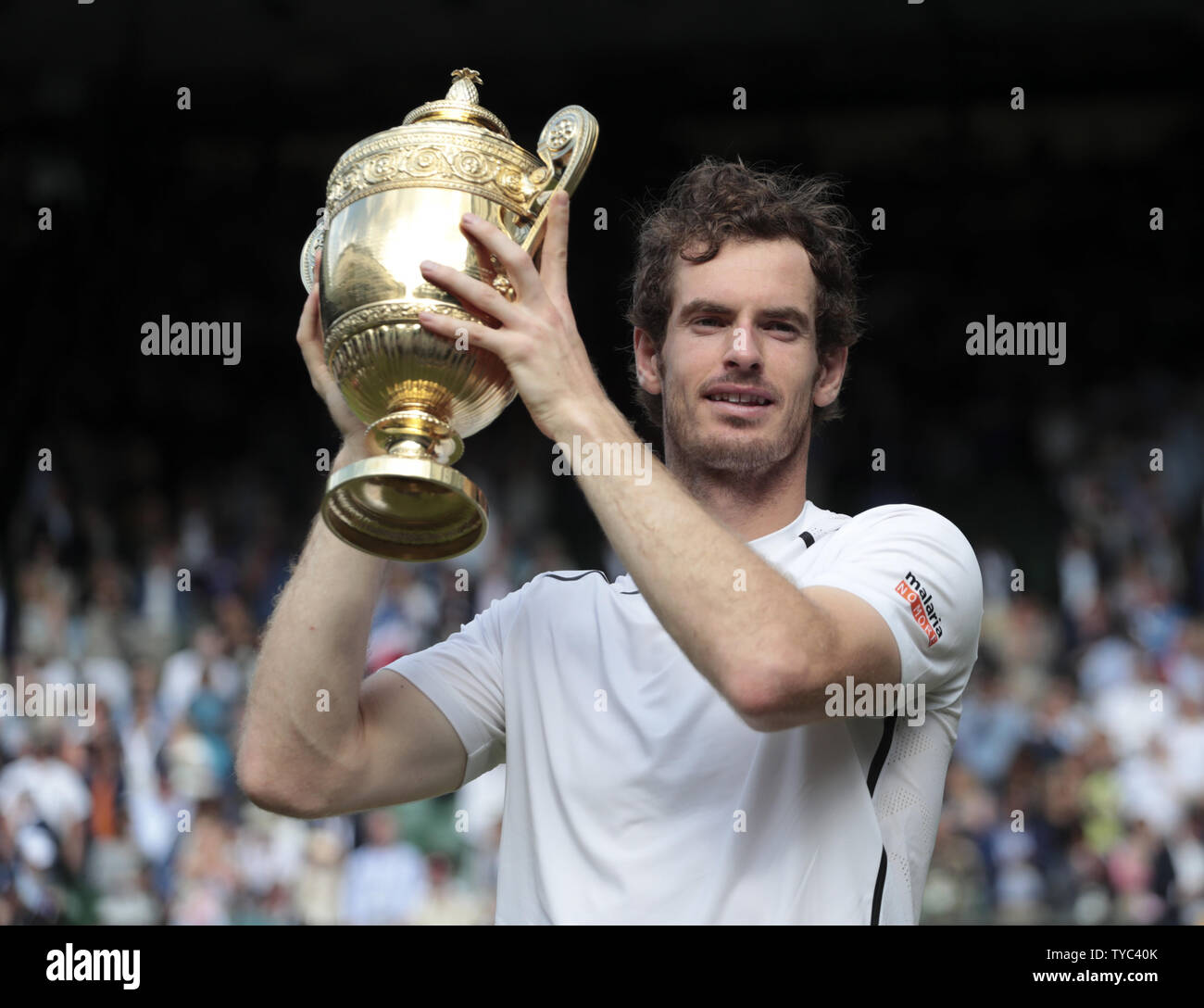 Andy murray and wimbledon trophy hi-res stock photography and images ...