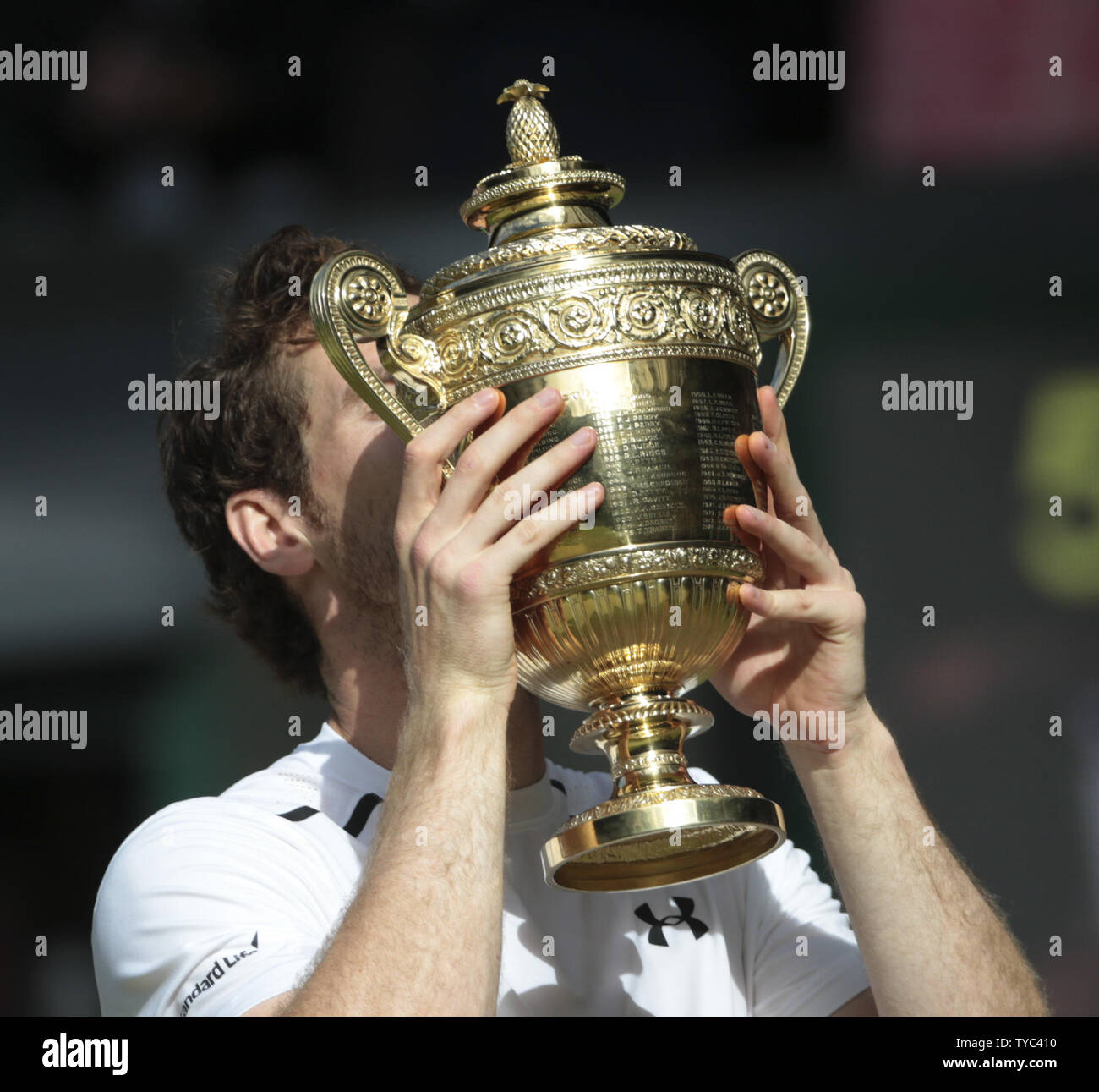 Murray wimbledon trophy hi-res stock photography and images - Alamy