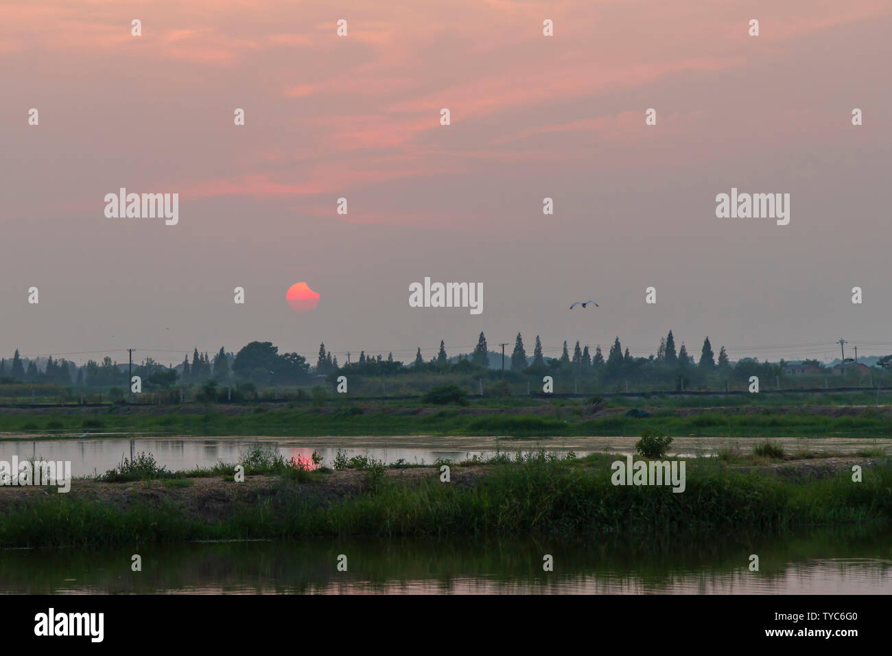 Partial eclipse sunset hi-res stock photography and images - Alamy