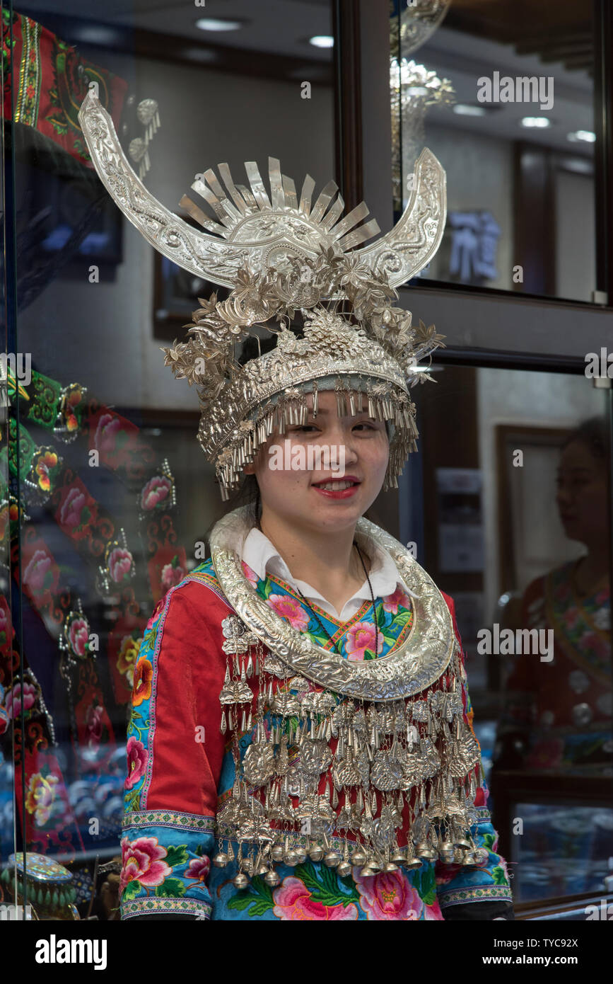 Traditional chinese headdress hi-res stock photography and images - Alamy