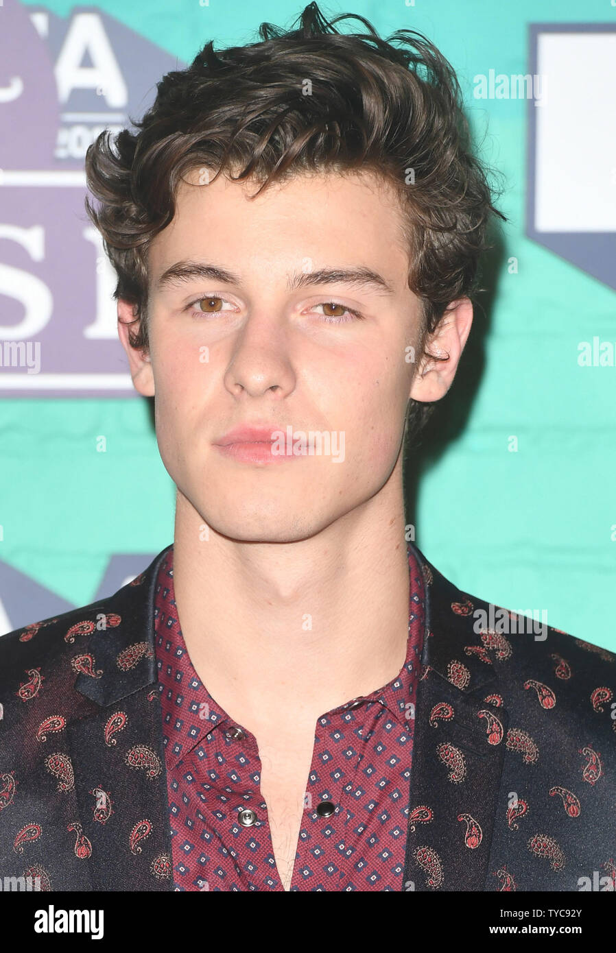 Canadian singer Shawn Mendes attends the red carpet arrivals of MTV ...