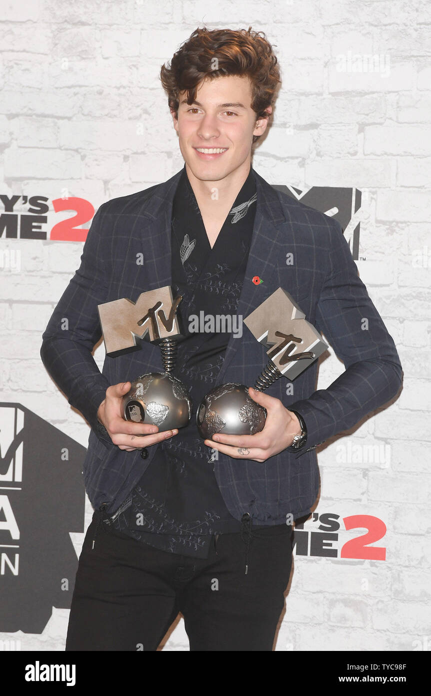 Canadian singer shawn mendes hi-res stock photography and images - Alamy