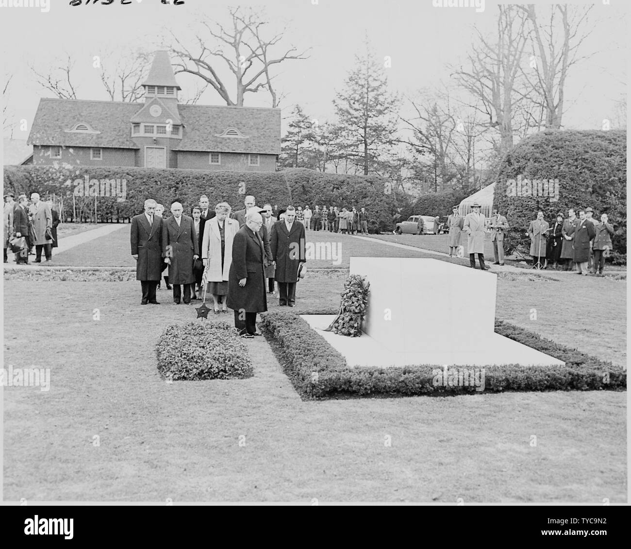 Franklin and eleanor roosevelt grave Black and White Stock Photos ...